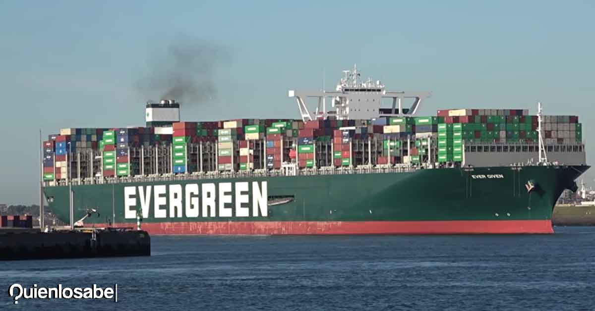 El buque encallado en el Canal del Suez tardaría semanas. - Quien Lo Sabe